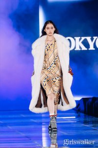 女神降臨！新木優子、約2年半ぶりの登場で『TGC’22 A/W』開幕 - girlswalker