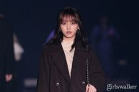 乃木坂46与田祐希、地元福岡でキュートな萌え袖披露「エグかわ」 - girlswalker