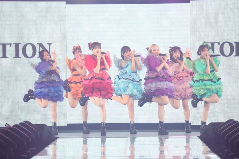 FRUITS ZIPPER、CANDY TUNE“かわいい”満載の時間に歓声♡カワラボ2組が集結！＜マイナビ TGC 2025 A/W＞ - girlswalker